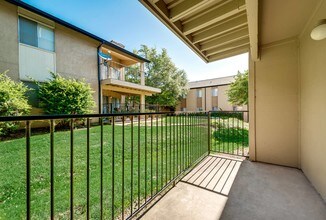 Addison Apartments at the Park Rentals - Addison, TX | Apartments.com