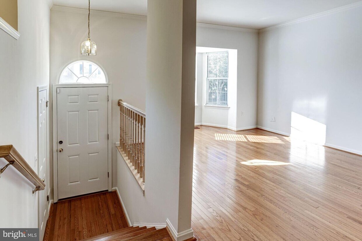 6105 George Baylor Dr, Centreville, VA 20121 - Townhome Rentals in ...