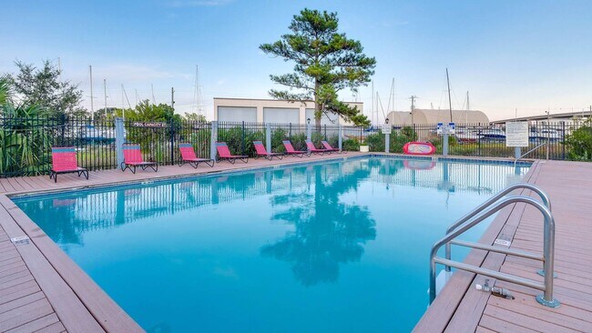 River Crossing Apartments - Thunderbolt, GA | Apartments.com