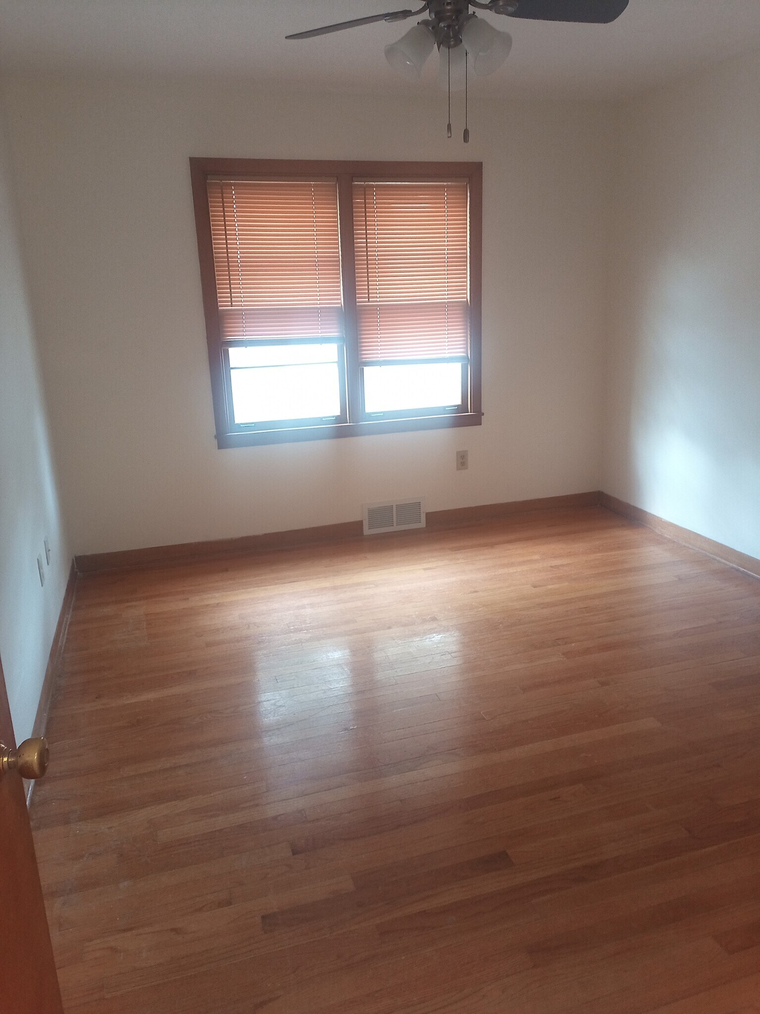 217 Griffing Ave Unit 217 west, Woodstock, IL 60098 - 217 Griffing Ave ...