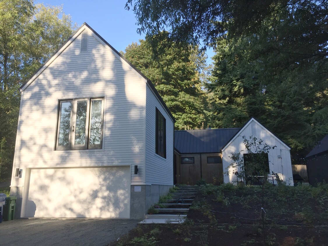 2512 SW Graham St, Seattle, WA 98106 - 2512 SW Graham St Seattle, WA ...