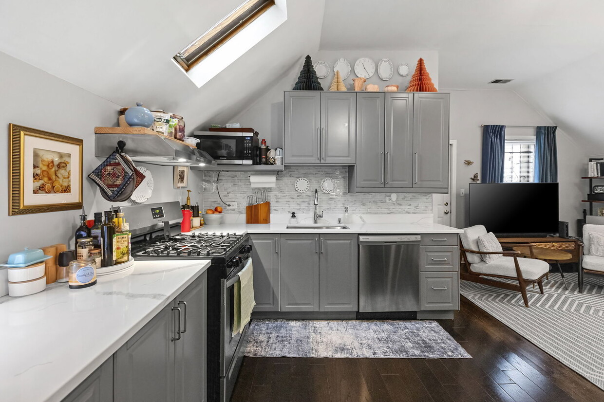 2518 N Campbell Ave Unit 3, Chicago, IL 60647 - Condo for Rent in ...