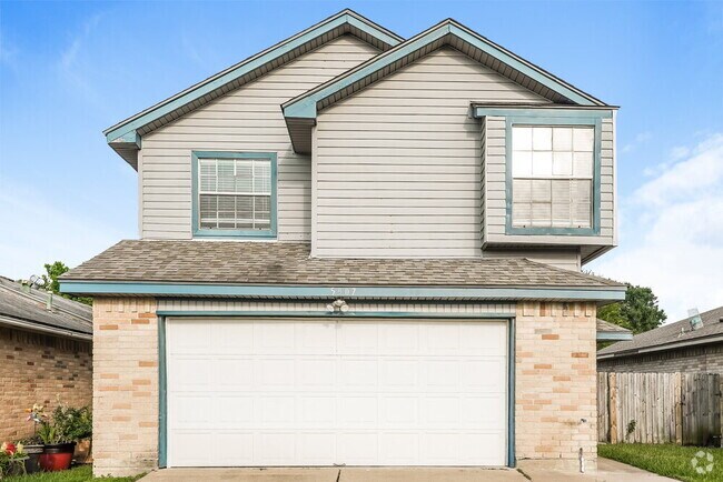 New Ridgegate Apartments for Rent with a Yard - Houston, TX - Updated ...