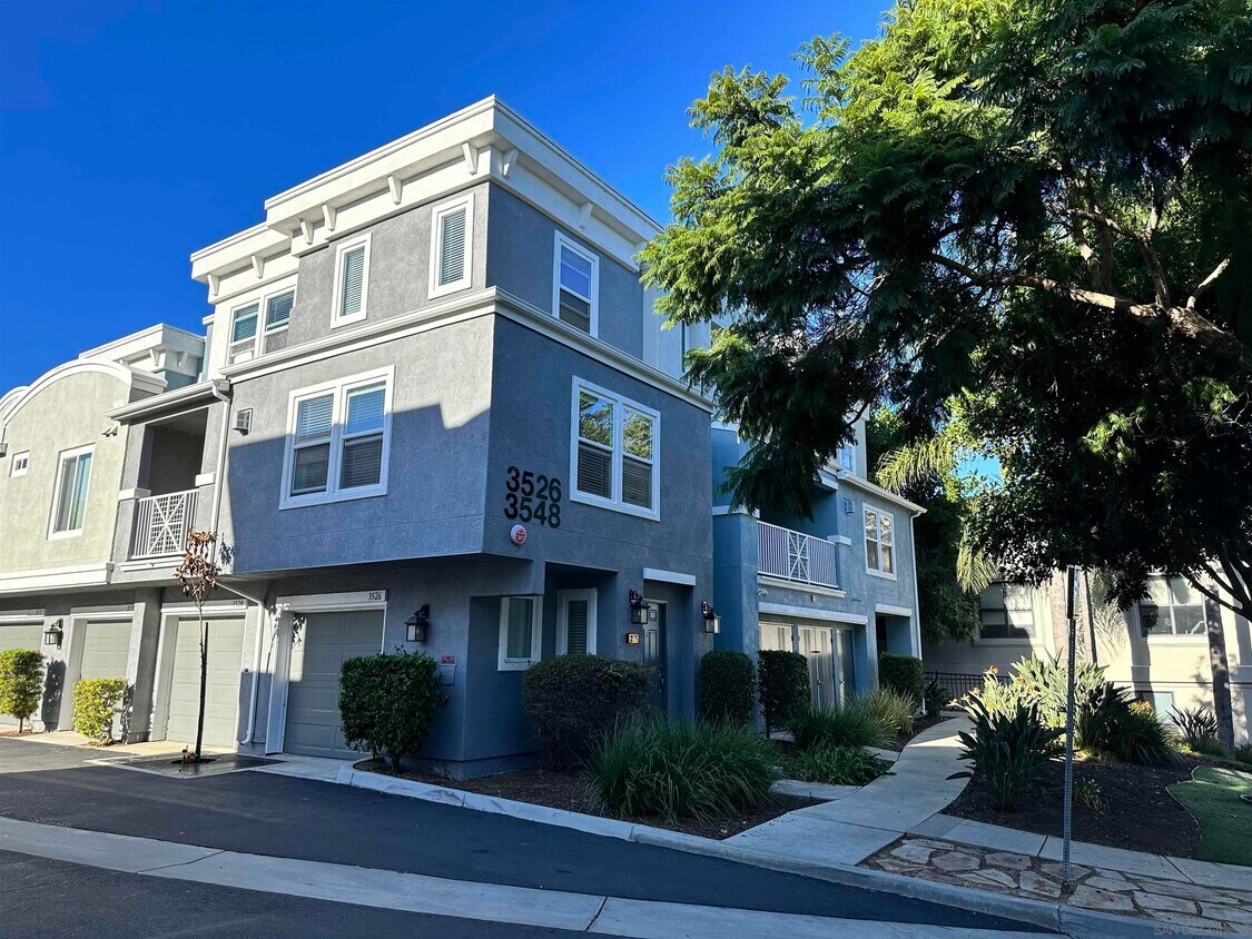 3526 Shoreline Bluff Ln, San Diego, CA 92110 - Townhome Rentals in San ...