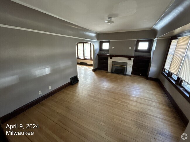 New Tri-Block Apartments for Rent with a Balcony - Milwaukee, WI - 4 ...