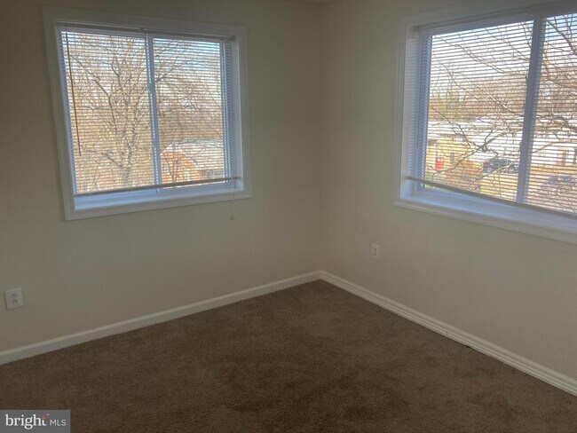 300 37th St SE Unit 402, Washington, DC 20019 - Room for Rent in ...