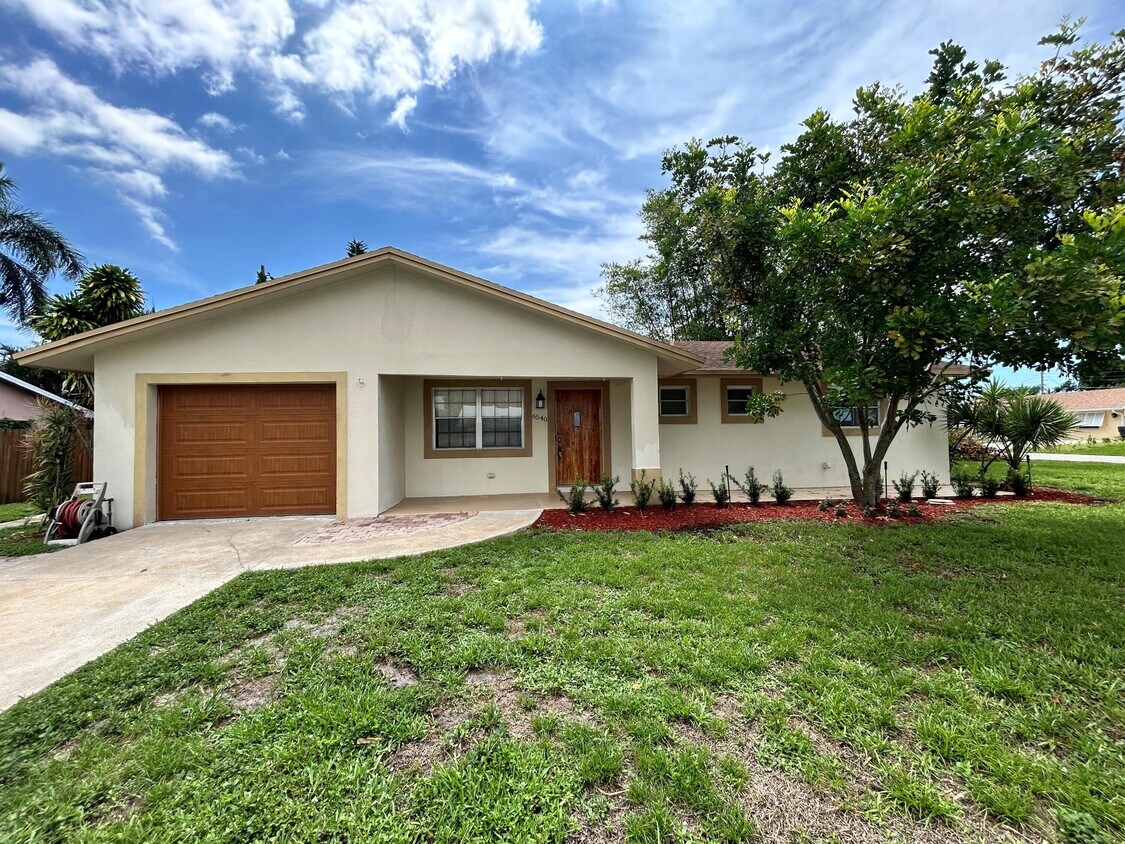 6540 Venetian Dr, Atlantis, FL 33462 - House Rental in Atlantis, FL ...