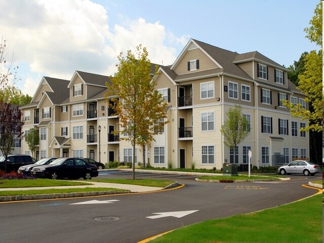 Cascades at Tinton Falls Apartments - 100 Autumn Dr Tinton Falls, NJ ...