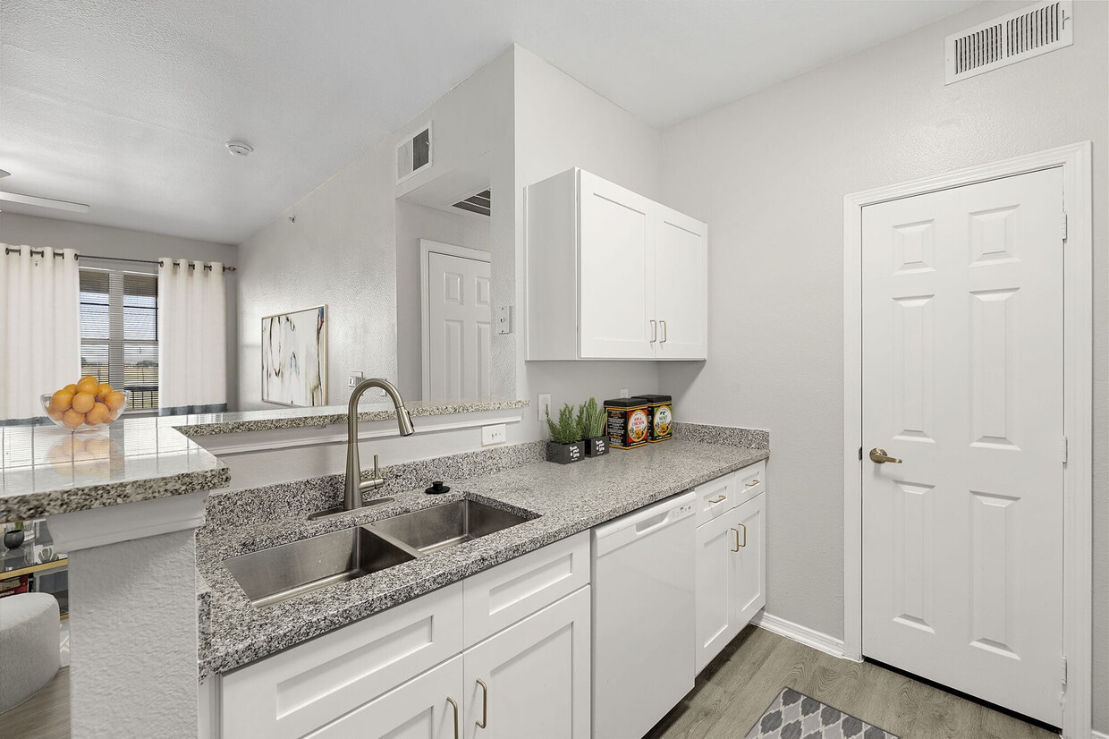Southgate on Emerald - 102 Emerald Ash San Antonio, TX 78221 ...