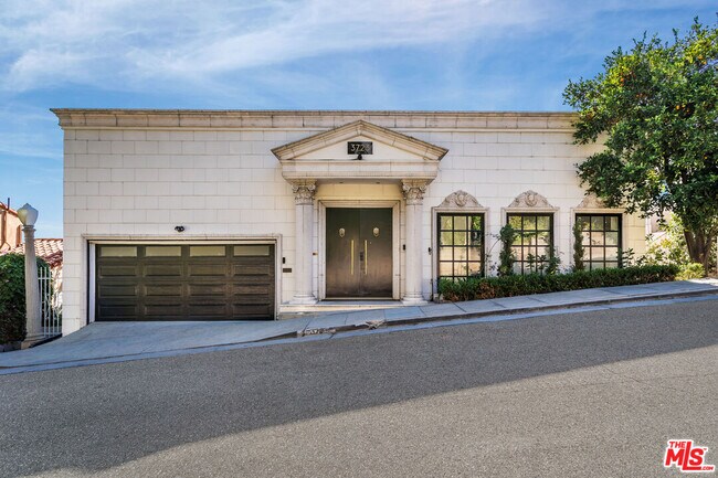 3723 Amesbury Rd, Los Angeles, CA 90027 - House Rental in Los Angeles ...