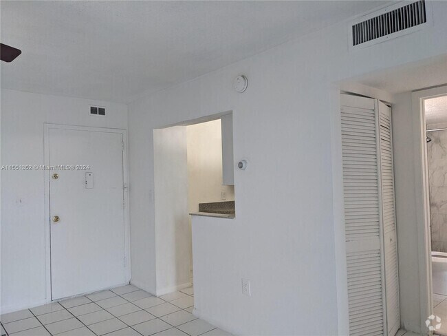 The Towers of Quayside Apartments for Rent with a Living Room - Miami, FL - 1 Rentals ...