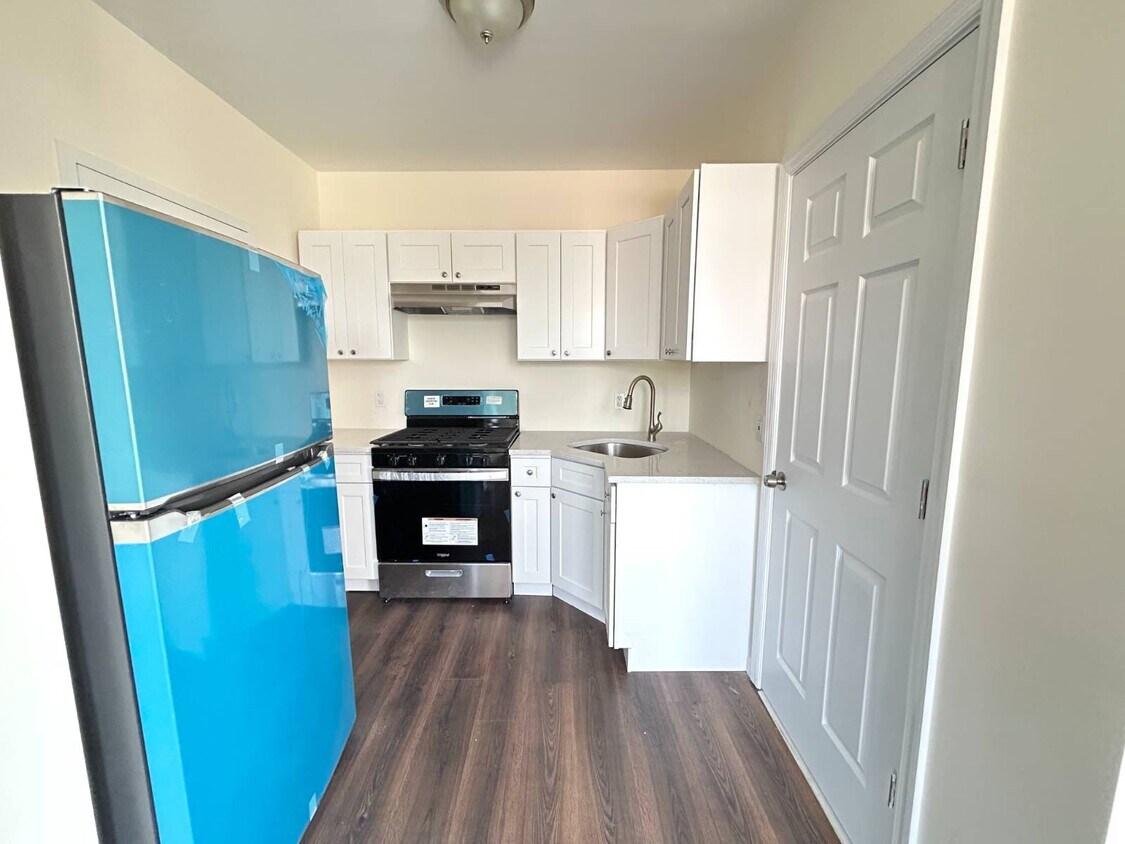 1406 White Plains Rd, The Bronx, NY 10462 - House Rental in The Bronx ...