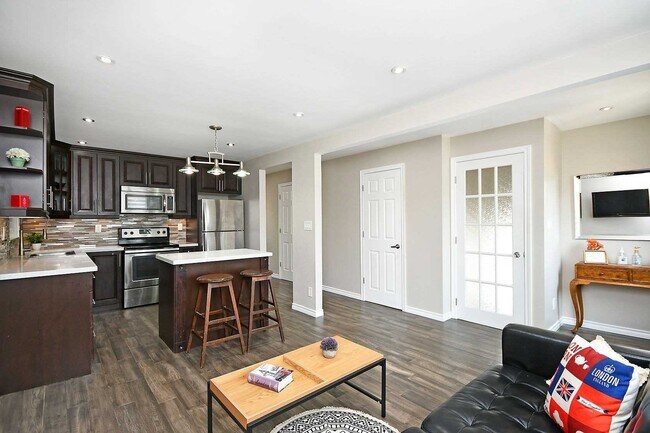 1072 Alexandra Av, Mississauga, ON L5E 1Z8 - Maison à Louer à ...