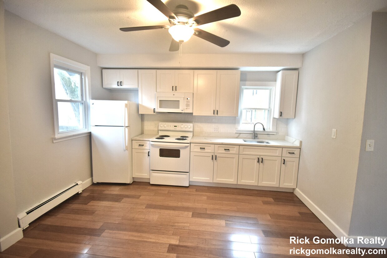 16 Bacon St Unit 1, Waltham, MA 02451 - 16 Bacon St Waltham, MA 02451 ...