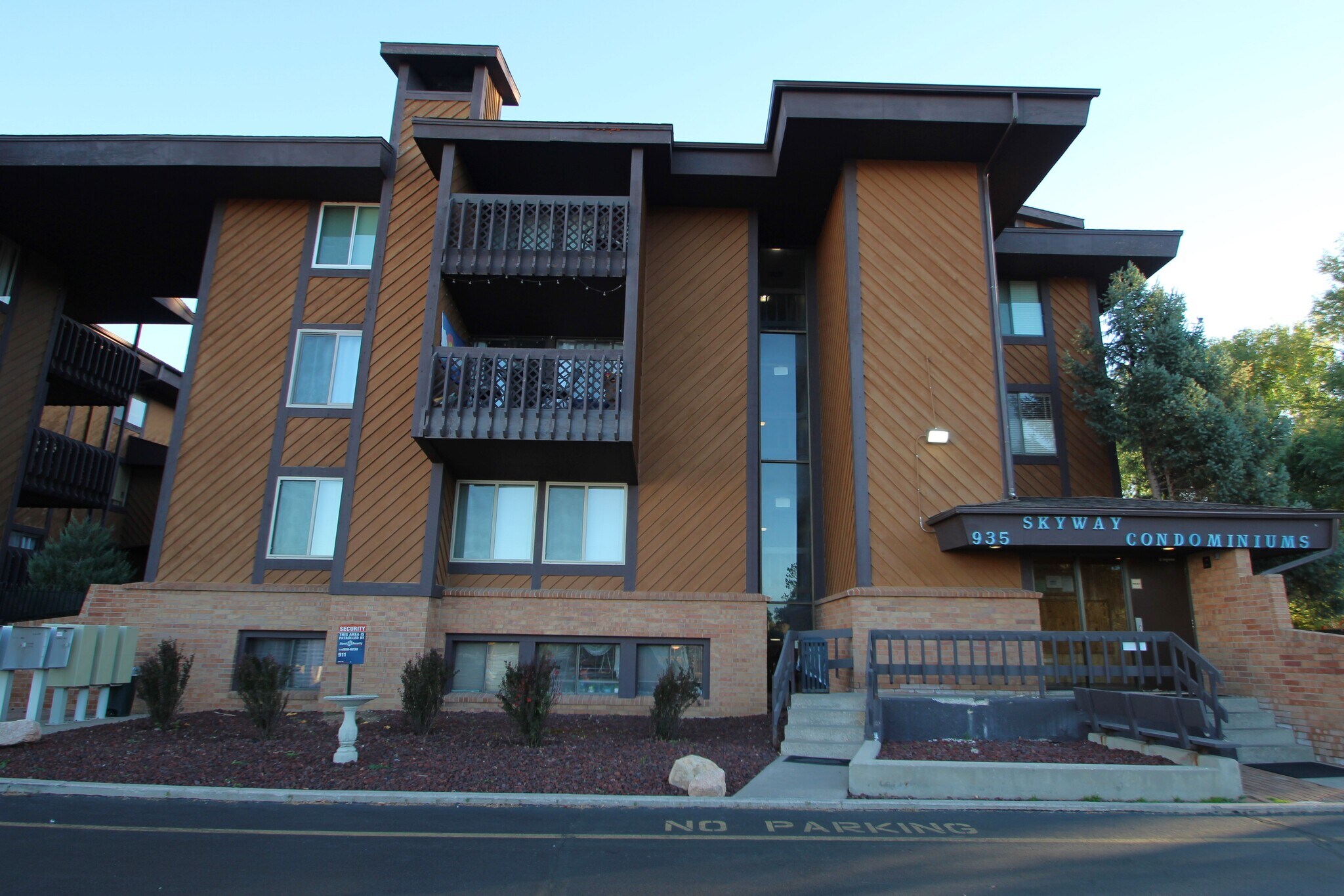 935 Saturn Dr Unit 211, Colorado Springs, CO 80905 - Condo for Rent in ...