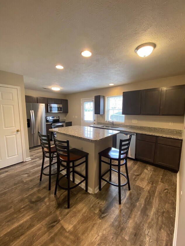 The Social at Illinois State Apartments - 609 S Fell Ave Normal, IL ...