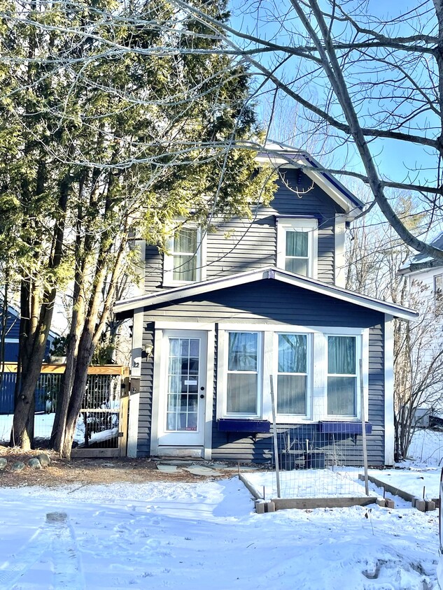 12 Greenville St, Hallowell, ME 04347 - House Rental in Hallowell, ME ...