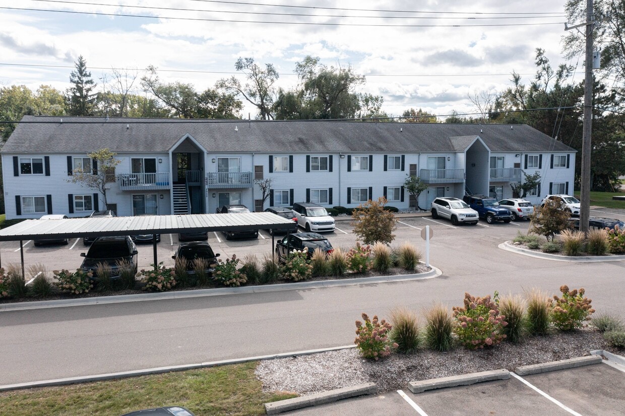 Greyberry Park Apartments - 2870 Greyberry Dr Waterford, MI 48328 ...