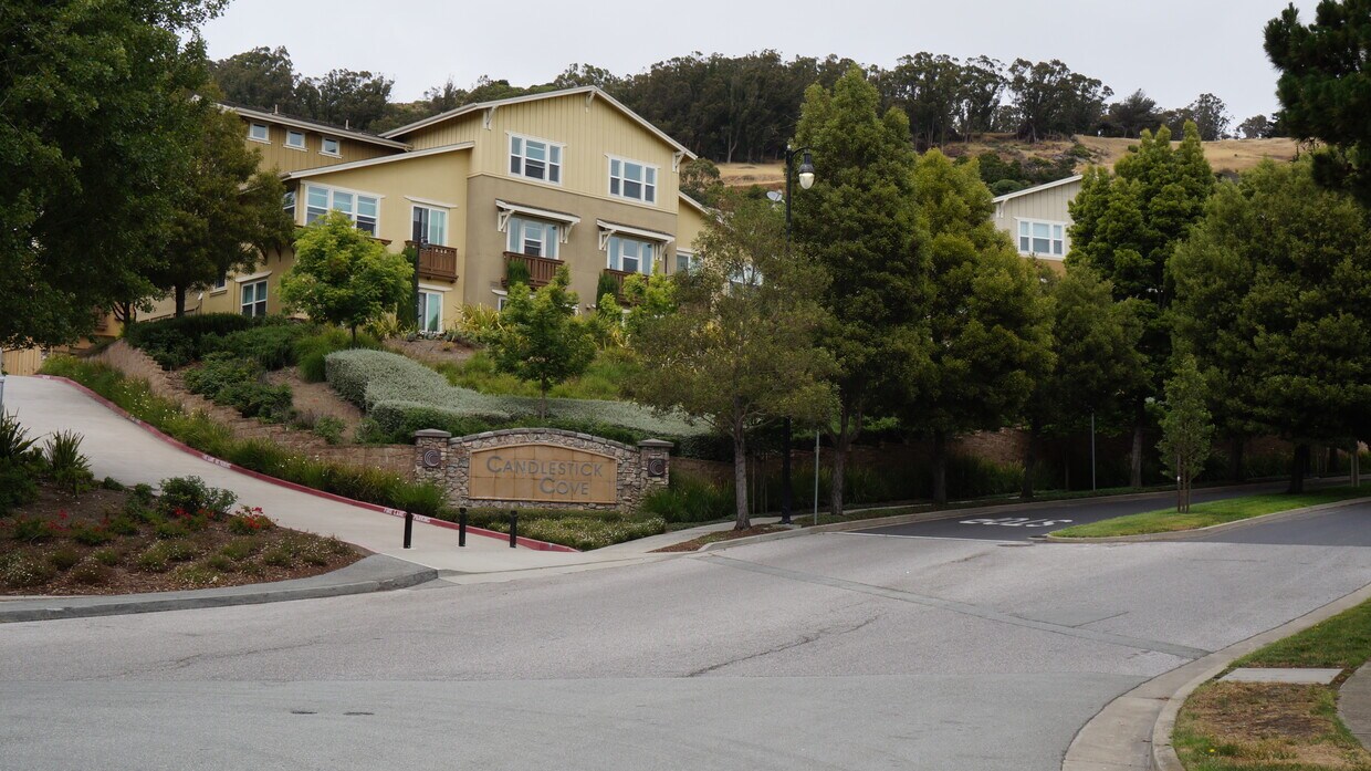 107 Otter Cove Terrace, San Francisco, CA 94134 - Townhome Rentals in ...