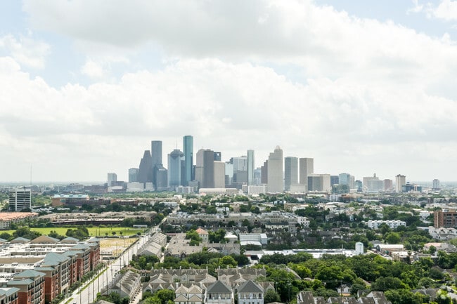The Sovereign at Regent Square Apartments - Houston, TX | Apartments.com