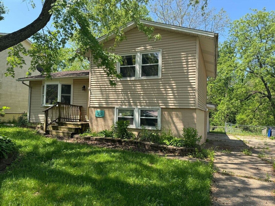 3322 7th St W, Milan, IL 61264 - House Rental in Milan, IL | Apartments.com
