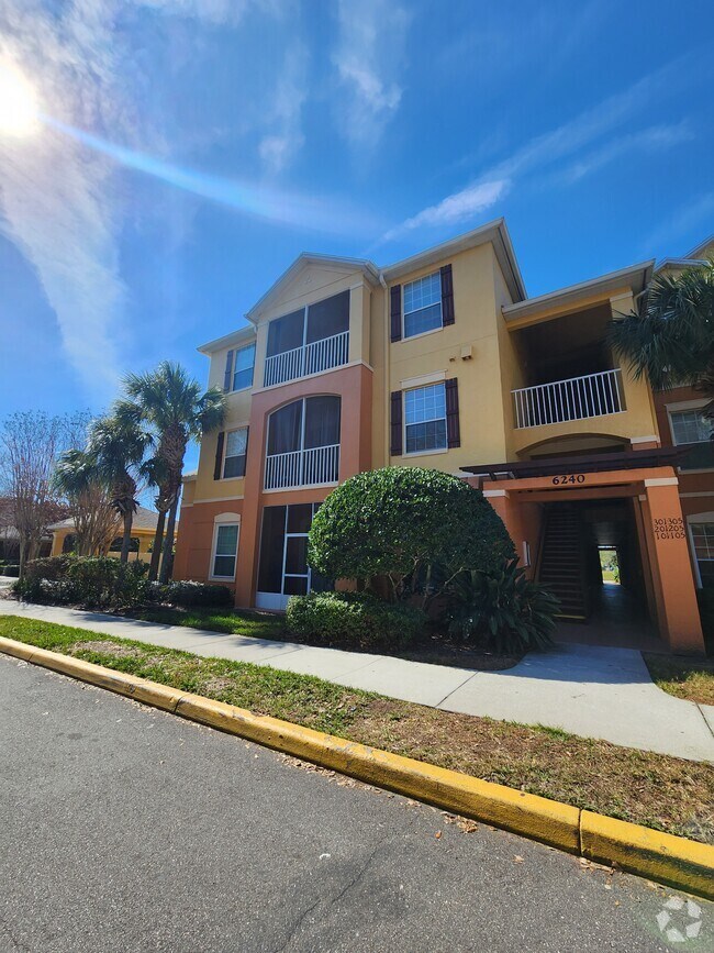 Melrose Apartments for Rent with High Ceilings - Orlando, FL - Updated ...