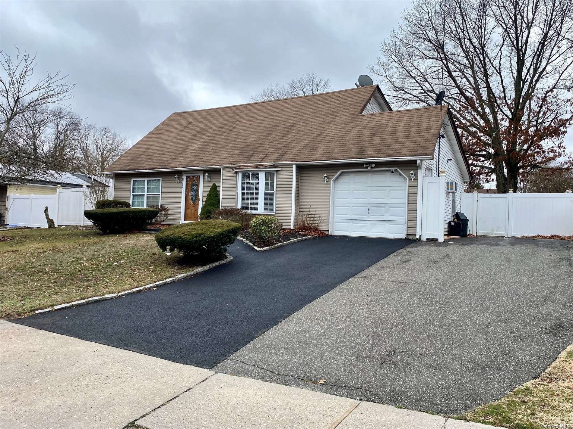 376 Boyle Rd, Selden, NY 11784 - House Rental in Selden, NY ...