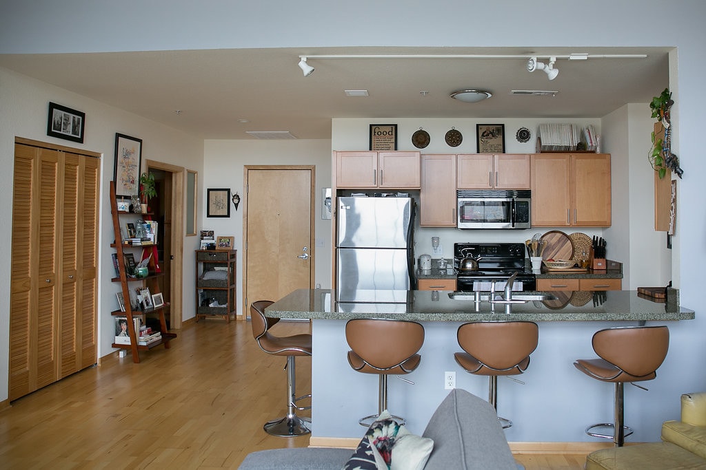 Bridgeview Apartments - 235 E Pittsburgh Ave Milwaukee, WI 53204 ...