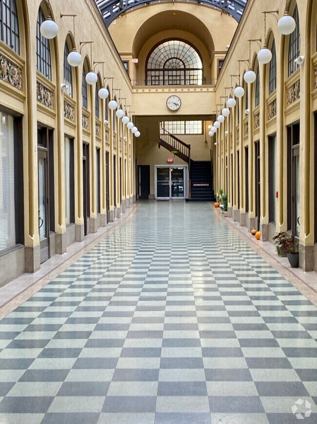 Pullman Square Apartments for Rent with Hardwood Floors - Huntington ...