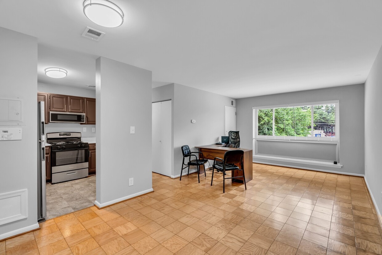 Cheverly Crossing Apartments - 3839 64th Ave Landover Hills, MD 20784 ...