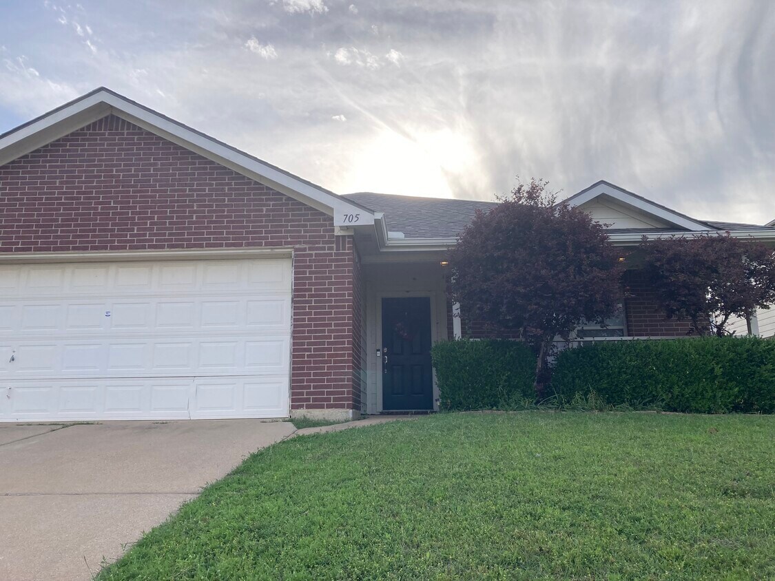 705 Liberty Ln, Crowley, TX 76036 - House Rental in Crowley, TX ...
