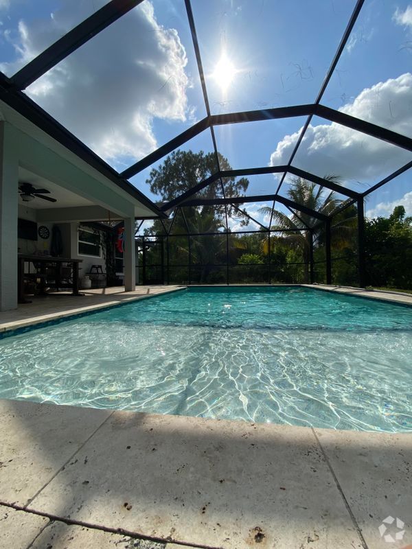 Sunshine Apartments for Rent with a Swimming Pool - Lehigh Acres, FL ...