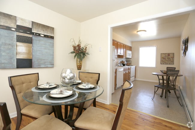 Kentwood Village at Brick Apartments for Rent with a Walk-In Closet ...