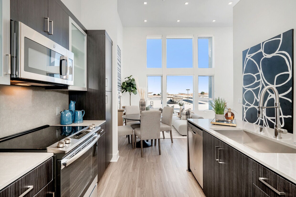 The Q Variel Apartments - 6200 Variel Ave Woodland Hills, CA ...