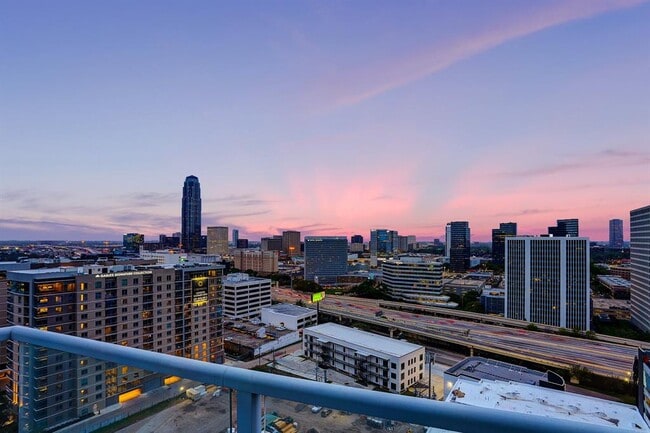 4521 San Felipe St Houston, TX 77027 - Alquileres en Houston, TX ...