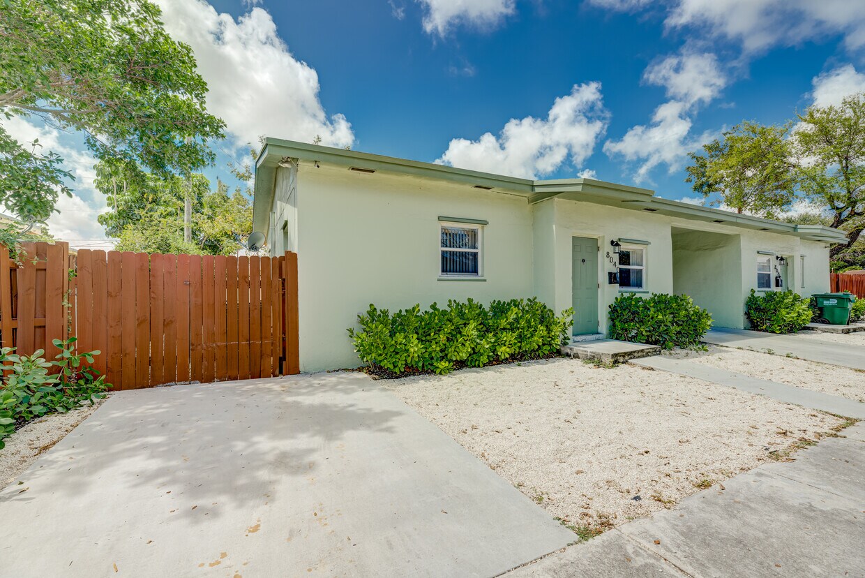 8040 NW 12th Ave Miami, FL 33150 - Alquileres en Miami, FL ...