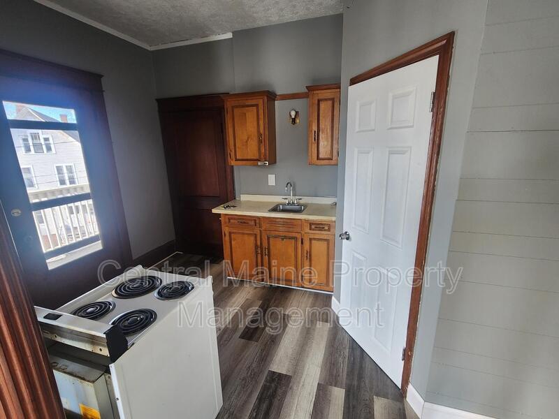 108 Sabattus St Lewiston, ME 04240 - Alquileres en Lewiston, ME ...