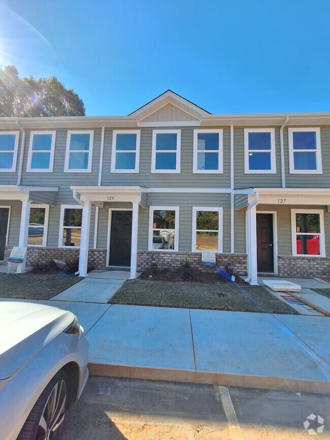 Lantern Ridge Apartments for Rent with Parking - Lincolnton, NC ...