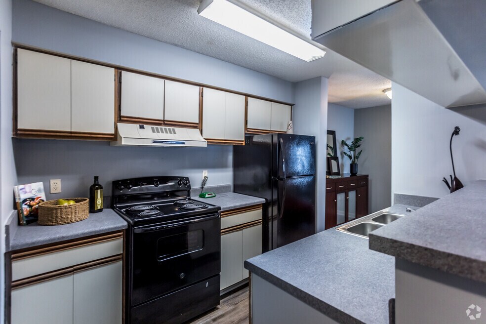 Apartments for Rent with Hardwood Floors Near Colonial Meadows ...