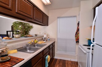 Pavilion Place Rentals - Houston, TX | Apartments.com