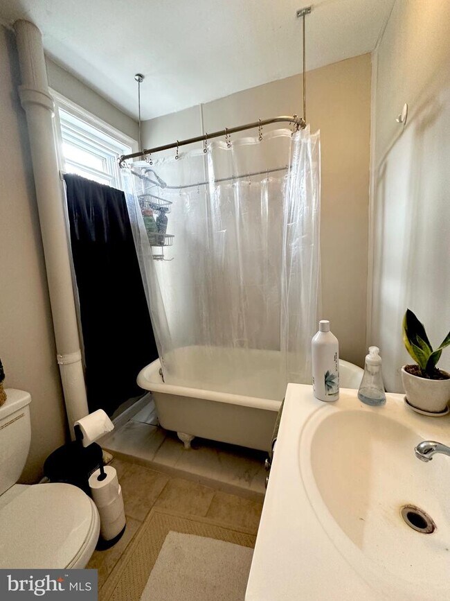 275 Rochelle Ave, Philadelphia, PA 19128 - Townhome Rentals in ...