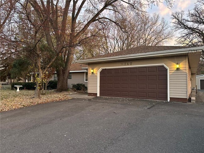 740 County Rd D E, Saint Paul, MN 55117 - House Rental in Saint Paul ...