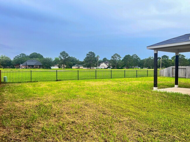 521 Green Meadows Dr, West Columbia, TX 77486 - House Rental in West ...