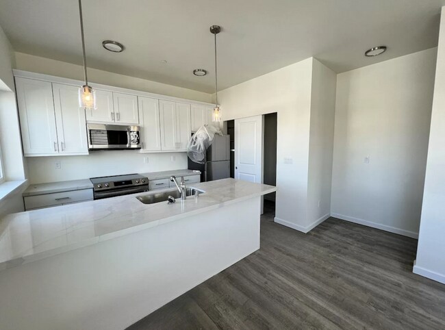 611 S Anderson St Unit B4, Tacoma, WA 98405 - Condo for Rent in Tacoma ...