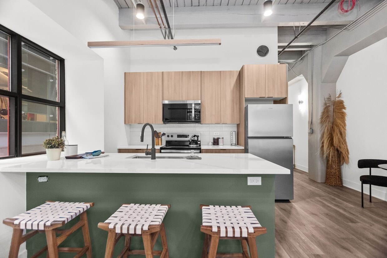 The Station Lofts - 118 S Clinton St Chicago, IL 60661 | Apartments.com