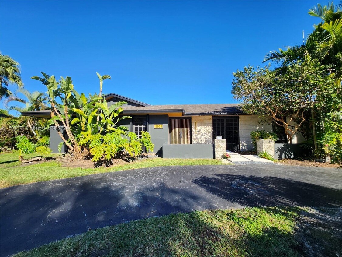 15525 SW 77th Ct, Palmetto Bay, FL 33157 - House Rental in Palmetto Bay ...