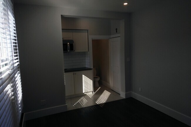 515 Main St E, Hamilton, ON L8M 1H9 Apartments - 515 Main St E Hamilton ...