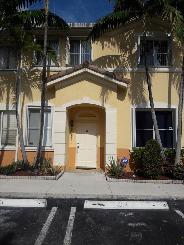 7000 NW 177th St, Hialeah, FL 33015 - Townhome Rentals in Hialeah FL ...