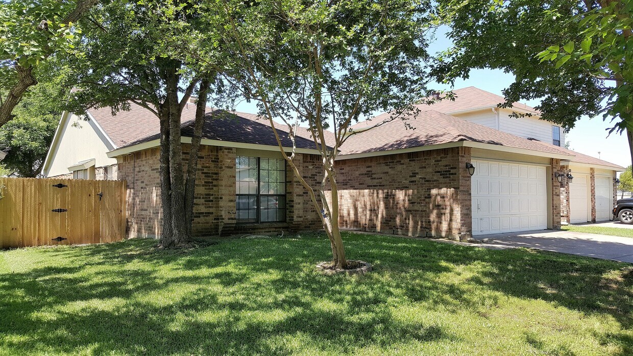 2202 Dewey Dr, Arlington, TX 76018 - House Rental in Arlington, TX ...