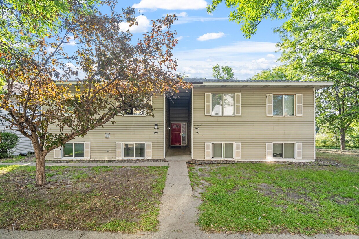 802 SE 9th Ave, Minneapolis, MN 55414 - House Rental in Minneapolis, MN ...